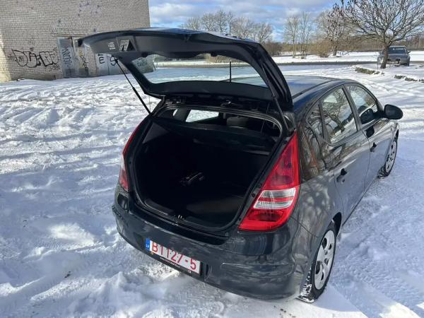 Черный Хендай i30 2010 в Гробиня, объемом двигателя 1.40 л и пробегом 217 тыс. км за 3500 €, фото 7 на AUTOMOTO.COM.LV