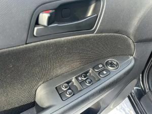 Black Hyundai i30 2010 in Grobiņa, with an engine capacity of 1.40 L and mileage of 217 thousand km for 3500 €, photo 11 on AUTOMOTO.COM.LV