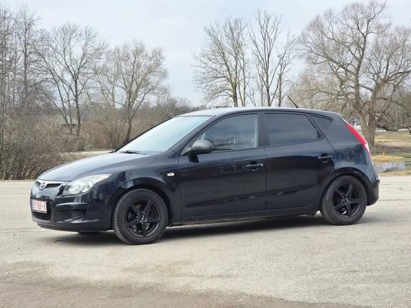 Черный Хендай i30 2010 в Гробиня, объемом двигателя 1.40 л и пробегом 149 тыс. км за 3500 €, фото 3 на AUTOMOTO.COM.LV
