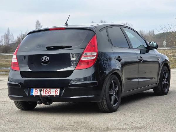 Черный Хендай i30 2010 в Гробиня, объемом двигателя 1.40 л и пробегом 149 тыс. км за 3500 €, фото 7 на AUTOMOTO.COM.LV