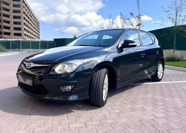 Black Hyundai i30 2010 in Tallinn, with an engine capacity of 0.00 L and mileage of 214 thousand km for 2000 €, photo 1 on AUTOMOTO.COM.LV
