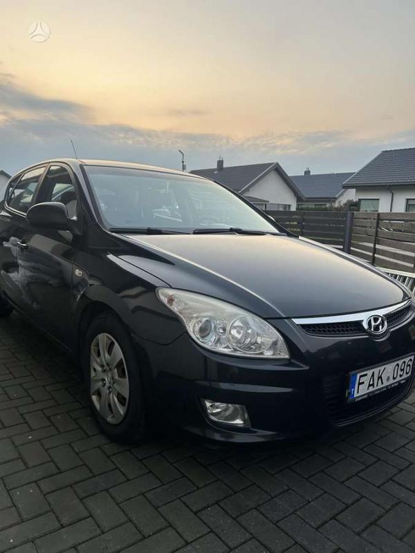 Черный Хендай i30 2010 в Клайпеда, объемом двигателя 1.58 л и пробегом 200 тыс. км за 2200 €, фото 4 на AUTOMOTO.COM.LV