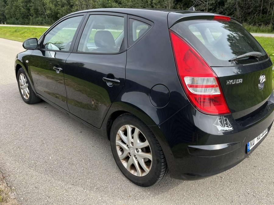 Черный Хендай i30 2010 в Плунге, объемом двигателя 1.40 л и пробегом 175 тыс. км за 2300 €, фото 8 на AUTOMOTO.COM.LV