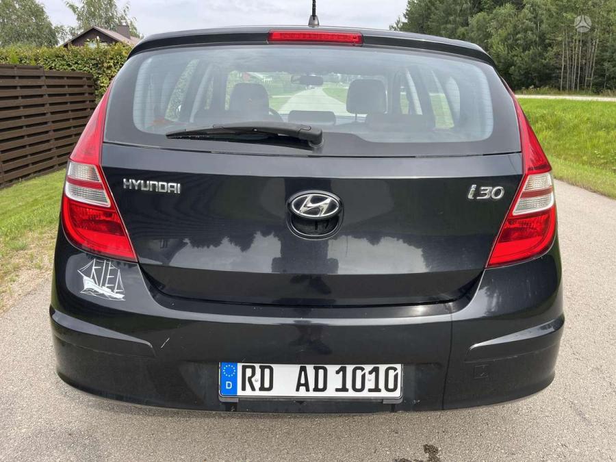 Черный Хендай i30 2010 в Плунге, объемом двигателя 1.40 л и пробегом 175 тыс. км за 2300 €, фото 9 на AUTOMOTO.COM.LV