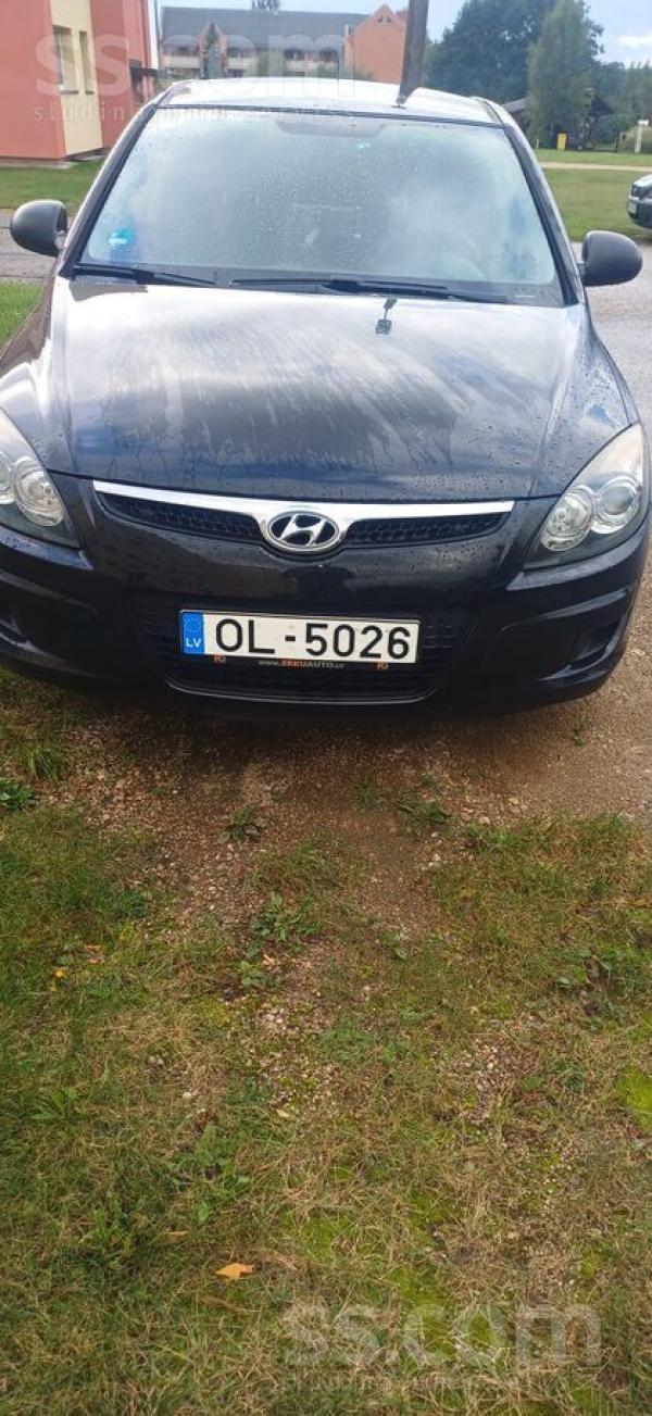 Hyundai i30 2010 Liepāja vietnē Melns Hyundai i30 2010 Liepāja, ar dzinēja tilpumu 1.40 L un nobraukumu 151 tūkst. km par 2800 €, foto 1 vietnē AUTOMOTO.COM.LV