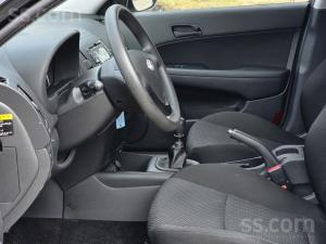 Черный Хендай i30 2010 в Лиепая, объемом двигателя 1.40 л и пробегом 151 тыс. км за 2800 €, фото 5 на AUTOMOTO.COM.LV
