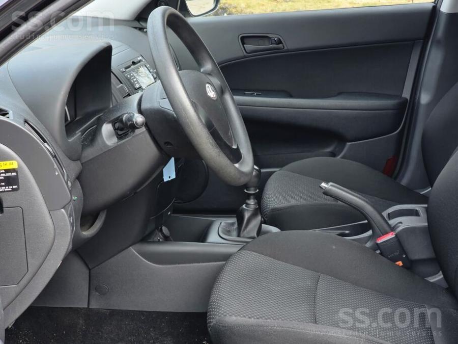 Черный Хендай i30 2010 в Лиепая, объемом двигателя 1.40 л и пробегом 151 тыс. км за 2800 €, фото 5 на AUTOMOTO.COM.LV