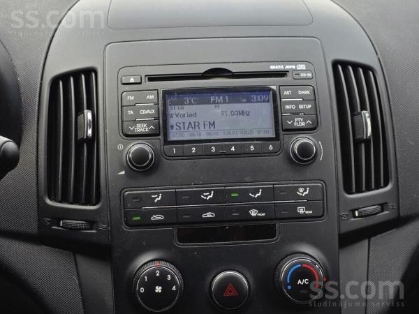 Hyundai i30 2010 Liepāja vietnē Melns Hyundai i30 2010 Liepāja, ar dzinēja tilpumu 1.40 L un nobraukumu 151 tūkst. km par 2800 €, foto 7 vietnē AUTOMOTO.COM.LV