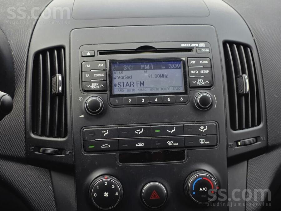 Черный Хендай i30 2010 в Лиепая, объемом двигателя 1.40 л и пробегом 151 тыс. км за 2800 €, фото 7 на AUTOMOTO.COM.LV