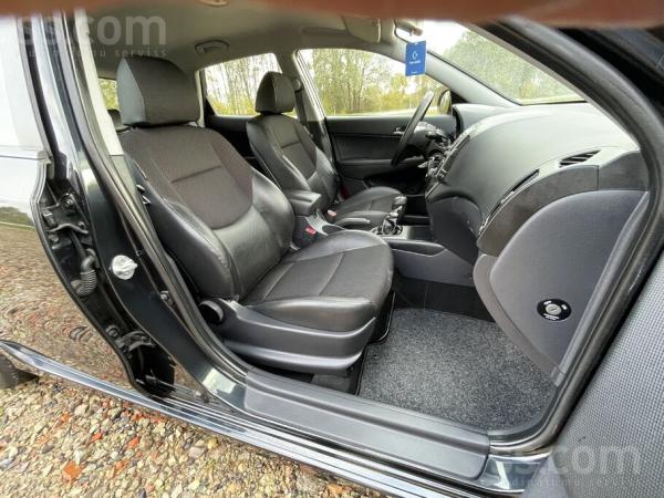 Black Hyundai i30 2011 in Cesis, with an engine capacity of 1.60 L and mileage of 0 thousand km for 3950 €, photo 11 on AUTOMOTO.COM.LV