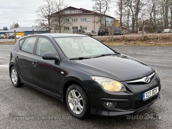 Black Hyundai i30 2011 in Rapla, with an engine capacity of 1.40 L and mileage of 220 thousand km for 1600 €, photo 4 on AUTOMOTO.COM.LV