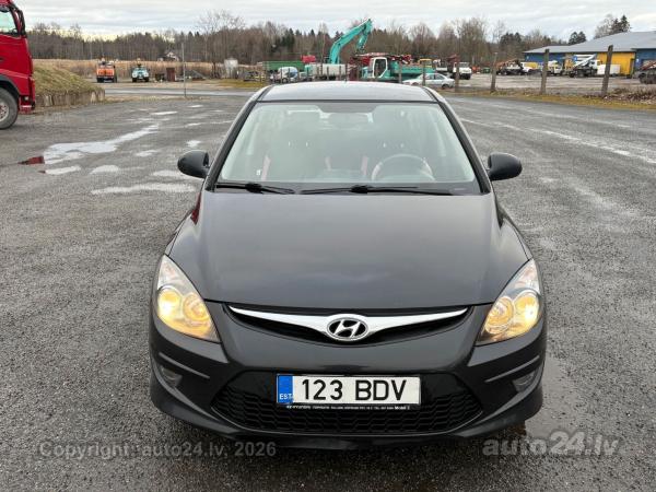 Black Hyundai i30 2011 in Rapla, with an engine capacity of 1.40 L and mileage of 220 thousand km for 1600 €, photo 7 on AUTOMOTO.COM.LV
