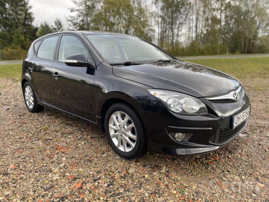 Черный Хендай i30 2011 в Цесис, объемом двигателя 1.60 л и пробегом 211 тыс. км за 3950 €, фото 3 на AUTOMOTO.COM.LV