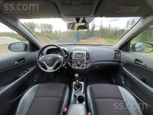 Черный Хендай i30 2011 в Цесис, объемом двигателя 1.60 л и пробегом 211 тыс. км за 3950 €, фото 6 на AUTOMOTO.COM.LV