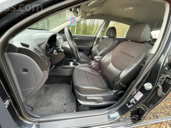 Black Hyundai i30 2011 in Cesis, with an engine capacity of 1.60 L and mileage of 211 thousand km for 3950 €, photo 8 on AUTOMOTO.COM.LV