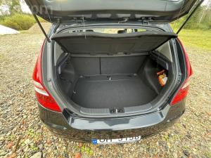 Черный Хендай i30 2011 в Цесис, объемом двигателя 1.60 л и пробегом 211 тыс. км за 3950 €, фото 11 на AUTOMOTO.COM.LV