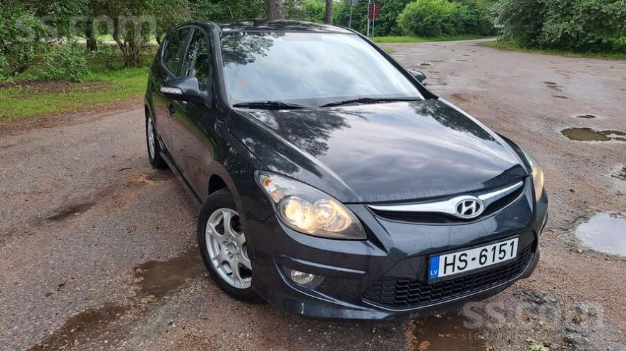 Черный Хендай i30 2011 в Рига, объемом двигателя 1.60 л и пробегом 112 тыс. км за 3860 €, фото 1 на AUTOMOTO.COM.LV
