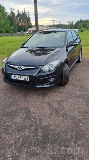 Черный Хендай i30 2011 в Рига, объемом двигателя 1.60 л и пробегом 112 тыс. км за 3860 €, фото 5 на AUTOMOTO.COM.LV