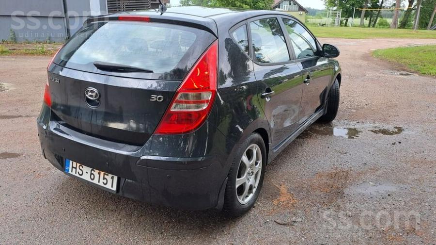 Черный Хендай i30 2011 в Рига, объемом двигателя 1.60 л и пробегом 112 тыс. км за 3860 €, фото 6 на AUTOMOTO.COM.LV