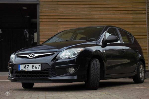 Melns Hyundai i30 2011 Trakai, ar dzinēja tilpumu 1.40 L un nobraukumu 149 tūkst. km par 3250 €, foto 1 vietnē AUTOMOTO.COM.LV
