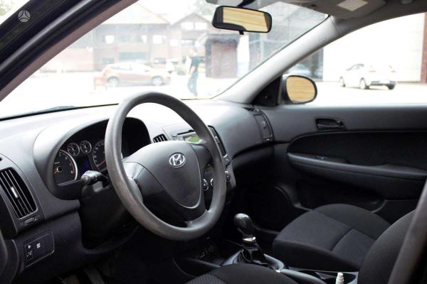 Melns Hyundai i30 2011 Trakai, ar dzinēja tilpumu 1.40 L un nobraukumu 149 tūkst. km par 3250 €, foto 5 vietnē AUTOMOTO.COM.LV