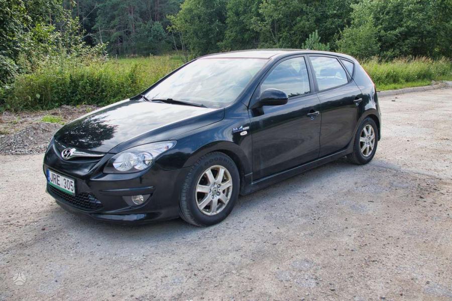 Черный Хендай i30 2011 в Вильнюс, объемом двигателя 1.58 л и пробегом 245 тыс. км за 1900 €, фото 1 на AUTOMOTO.COM.LV