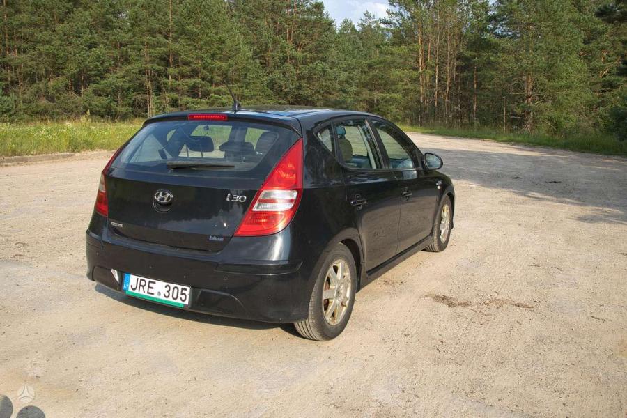Черный Хендай i30 2011 в Вильнюс, объемом двигателя 1.58 л и пробегом 245 тыс. км за 1900 €, фото 3 на AUTOMOTO.COM.LV