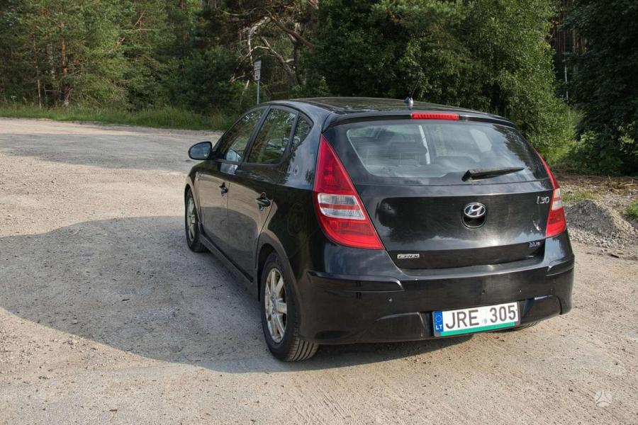 Черный Хендай i30 2011 в Вильнюс, объемом двигателя 1.58 л и пробегом 245 тыс. км за 1900 €, фото 4 на AUTOMOTO.COM.LV