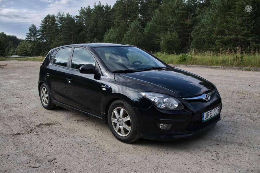 Черный Хендай i30 2011 в Вильнюс, объемом двигателя 1.58 л и пробегом 245 тыс. км за 1900 €, фото 5 на AUTOMOTO.COM.LV
