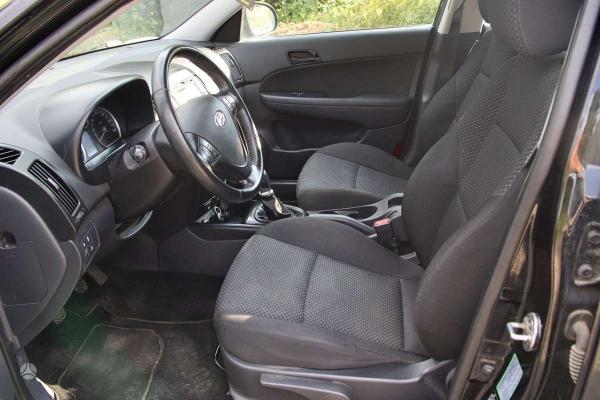 Melns Hyundai i30 2011 Viļņa, ar dzinēja tilpumu 1.58 L un nobraukumu 245 tūkst. km par 1900 €, foto 7 vietnē AUTOMOTO.COM.LV