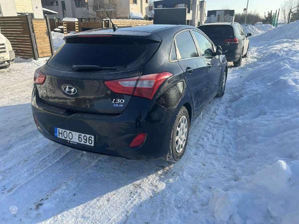 Melns Hyundai i30 2012 Viļņa, ar dzinēja tilpumu 1.40 L un nobraukumu 193 tūkst. km par 4500 €, foto 3 vietnē AUTOMOTO.COM.LV
