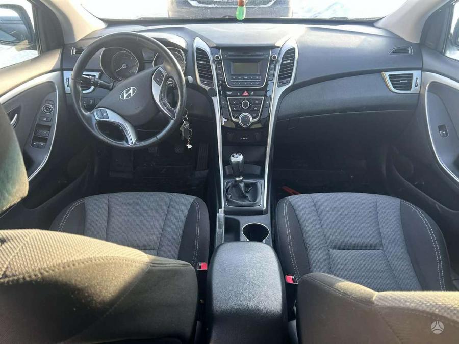 Melns Hyundai i30 2012 Viļņa, ar dzinēja tilpumu 1.40 L un nobraukumu 193 tūkst. km par 4500 €, foto 7 vietnē AUTOMOTO.COM.LV