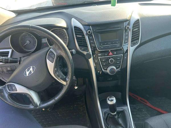 Melns Hyundai i30 2012 Viļņa, ar dzinēja tilpumu 1.40 L un nobraukumu 193 tūkst. km par 4500 €, foto 8 vietnē AUTOMOTO.COM.LV