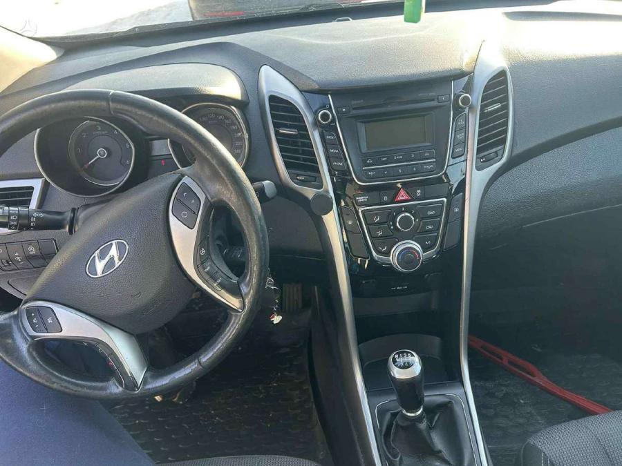 Melns Hyundai i30 2012 Viļņa, ar dzinēja tilpumu 1.40 L un nobraukumu 193 tūkst. km par 4500 €, foto 8 vietnē AUTOMOTO.COM.LV