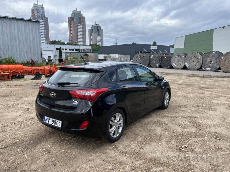 Melns Hyundai i30 2012 Rīga, ar dzinēja tilpumu 1.60 L un nobraukumu 142 tūkst. km par 4000 €, foto 4 vietnē AUTOMOTO.COM.LV