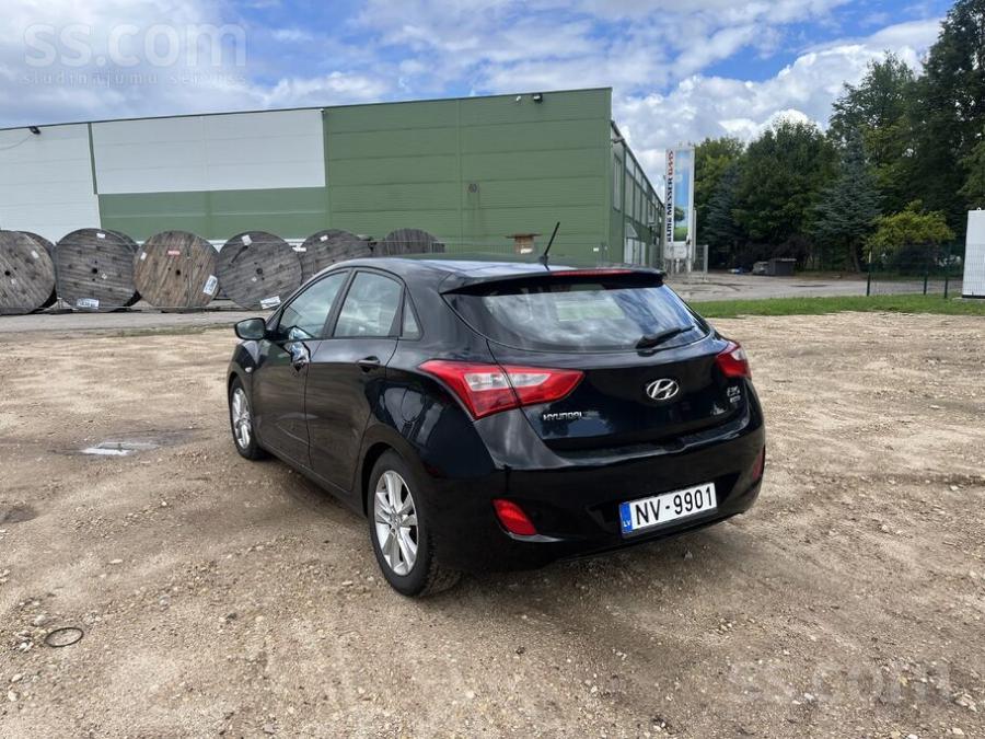 Melns Hyundai i30 2012 Rīga, ar dzinēja tilpumu 1.60 L un nobraukumu 142 tūkst. km par 4000 €, foto 5 vietnē AUTOMOTO.COM.LV