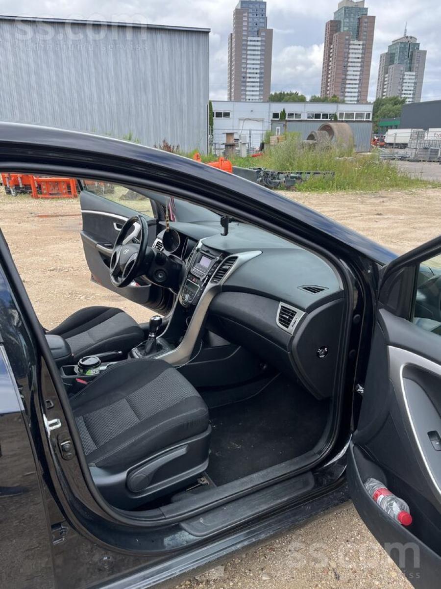 Melns Hyundai i30 2012 Rīga, ar dzinēja tilpumu 1.60 L un nobraukumu 142 tūkst. km par 4000 €, foto 7 vietnē AUTOMOTO.COM.LV