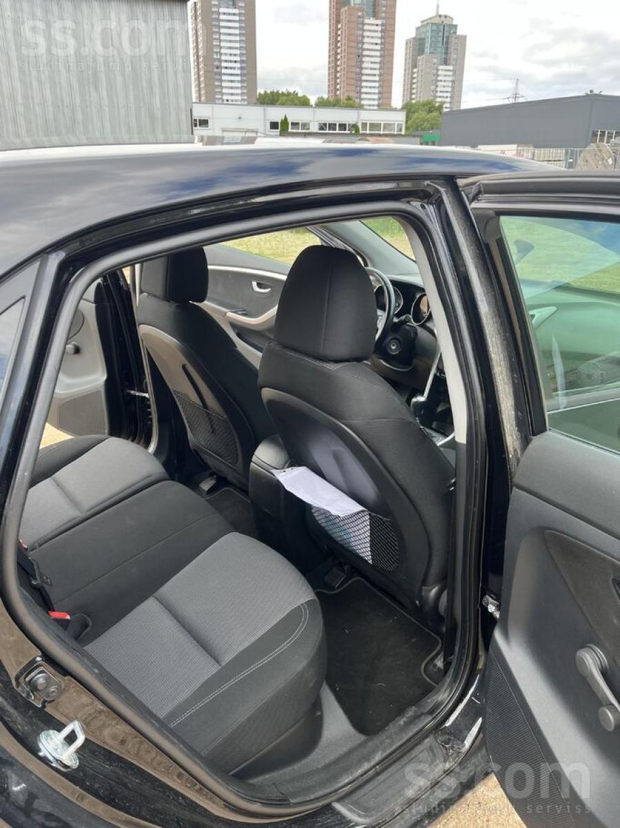 Melns Hyundai i30 2012 Rīga, ar dzinēja tilpumu 1.60 L un nobraukumu 142 tūkst. km par 4000 €, foto 9 vietnē AUTOMOTO.COM.LV
