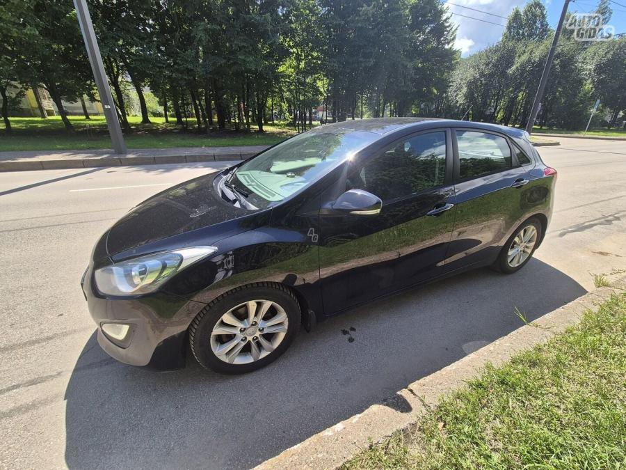 Black Hyundai i30 2012 in Kaunas, with an engine capacity of 1.60 L and mileage of 333 thousand km for 2700 €, photo 1 on AUTOMOTO.COM.LV
