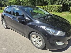 Black Hyundai i30 2012 in Kaunas, with an engine capacity of 1.60 L and mileage of 333 thousand km for 2700 €, photo 3 on AUTOMOTO.COM.LV