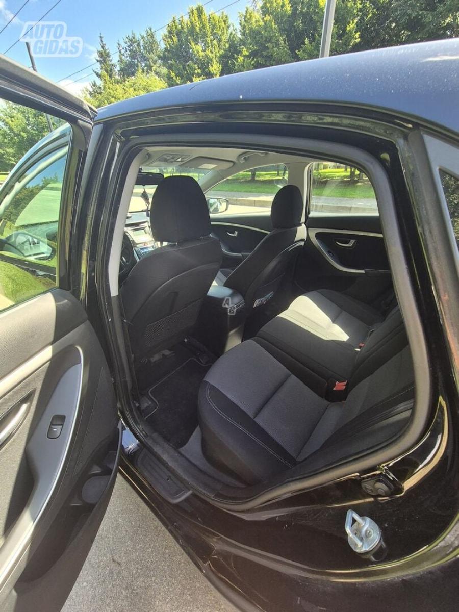 Black Hyundai i30 2012 in Kaunas, with an engine capacity of 1.60 L and mileage of 333 thousand km for 2700 €, photo 5 on AUTOMOTO.COM.LV