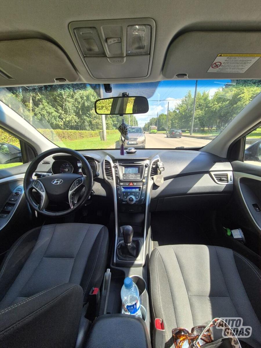 Black Hyundai i30 2012 in Kaunas, with an engine capacity of 1.60 L and mileage of 333 thousand km for 2700 €, photo 6 on AUTOMOTO.COM.LV