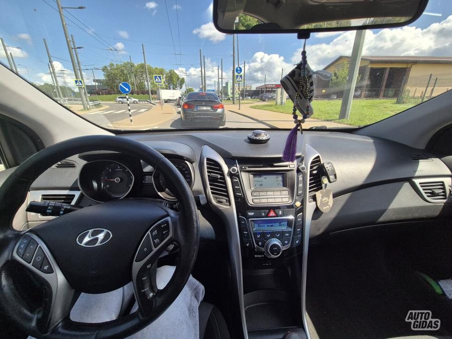 Black Hyundai i30 2012 in Kaunas, with an engine capacity of 1.60 L and mileage of 333 thousand km for 2700 €, photo 7 on AUTOMOTO.COM.LV