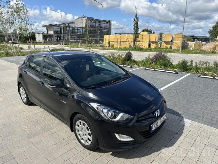 Black Hyundai i30 2013 in Riga, with an engine capacity of 1.40 L and mileage of 188 thousand km for 3390 €, photo 1 on AUTOMOTO.COM.LV