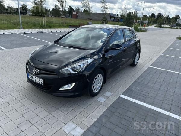 Черный Хендай i30 2013 в Рига, объемом двигателя 1.40 л и пробегом 188 тыс. км за 3390 €, фото 2 на AUTOMOTO.COM.LV