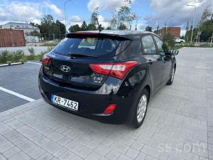 Black Hyundai i30 2013 in Riga, with an engine capacity of 1.40 L and mileage of 188 thousand km for 3390 €, photo 4 on AUTOMOTO.COM.LV