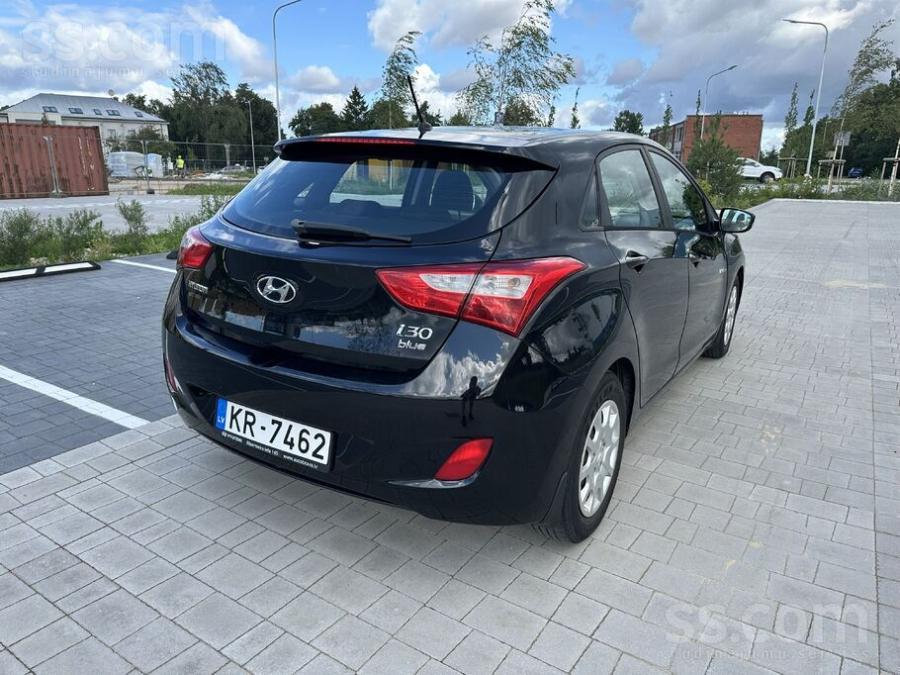 Black Hyundai i30 2013 in Riga, with an engine capacity of 1.40 L and mileage of 188 thousand km for 3390 €, photo 4 on AUTOMOTO.COM.LV