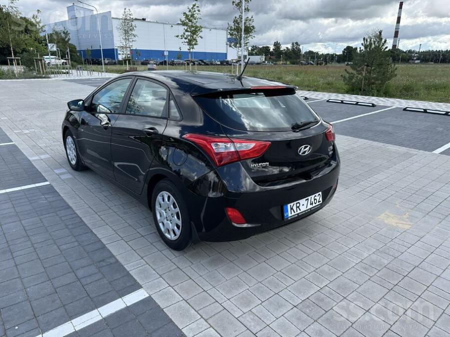 Black Hyundai i30 2013 in Riga, with an engine capacity of 1.40 L and mileage of 188 thousand km for 3390 €, photo 5 on AUTOMOTO.COM.LV