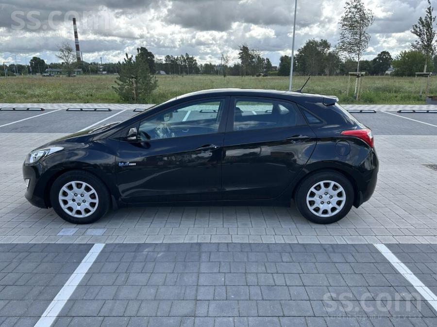 Black Hyundai i30 2013 in Riga, with an engine capacity of 1.40 L and mileage of 188 thousand km for 3390 €, photo 6 on AUTOMOTO.COM.LV