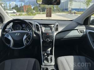 Black Hyundai i30 2013 in Riga, with an engine capacity of 1.40 L and mileage of 188 thousand km for 3390 €, photo 9 on AUTOMOTO.COM.LV